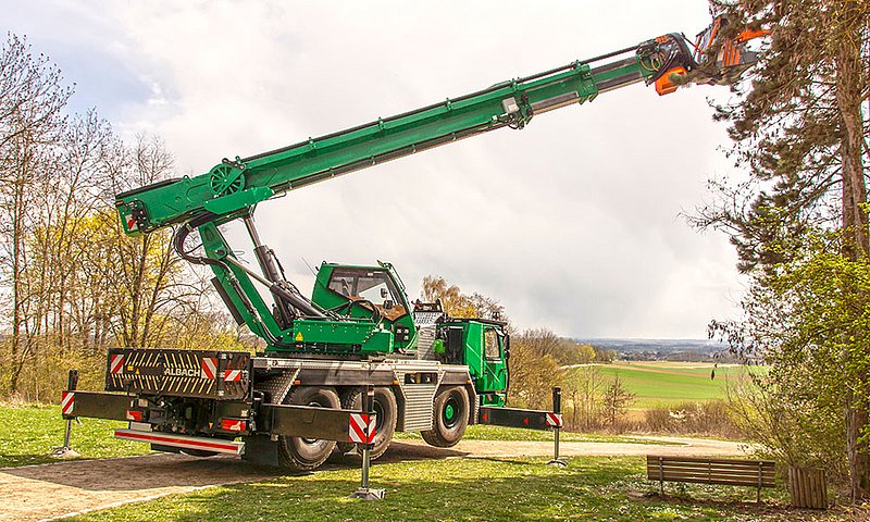 Felling crane - Products - Albach Maschinenbau AG